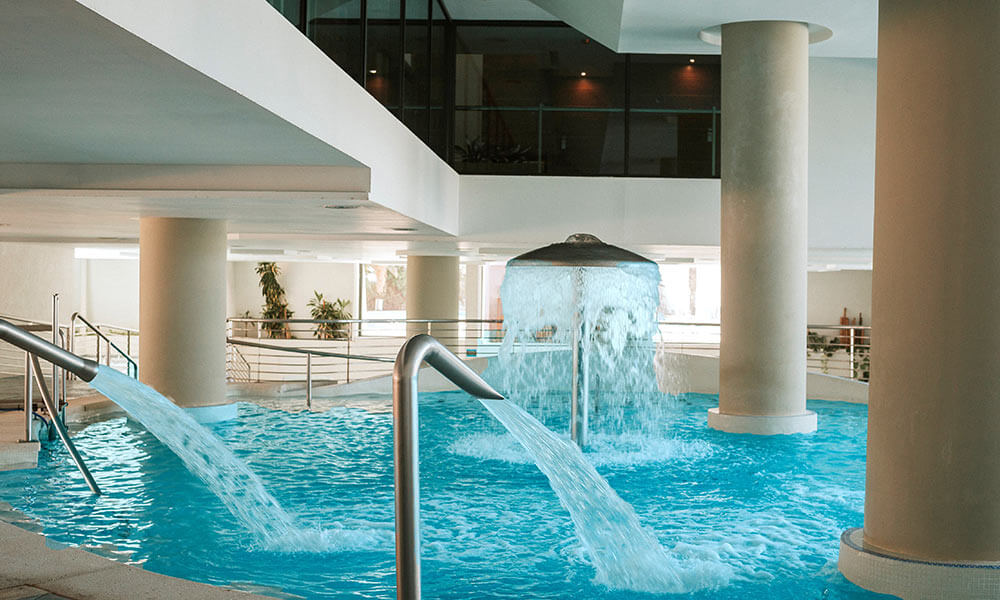 Swimming pools | Hotel Deloix Aqua Center in Benidorm
